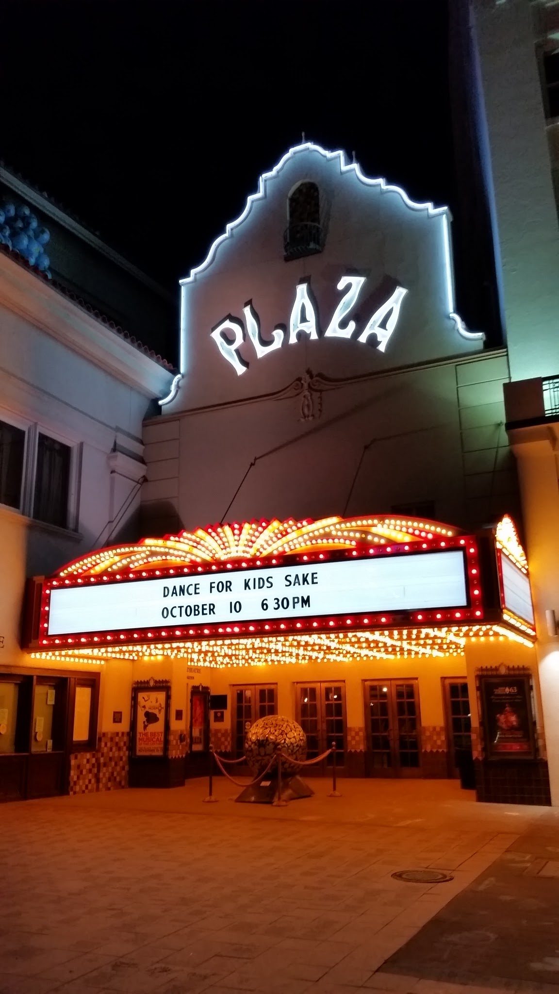 Plaza_Theater_at_Night_Susan Barnum | Texas Heritage for Living